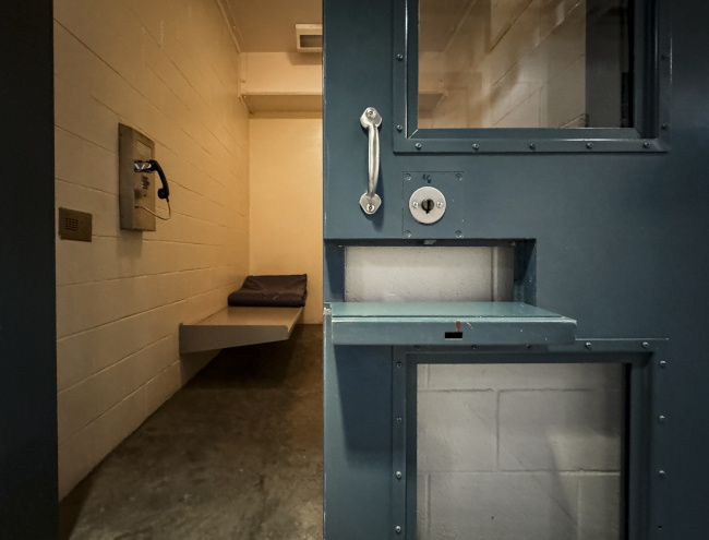 Fast Track Getting Out of Jail with a Bail Bond Service | Alpha Bonding